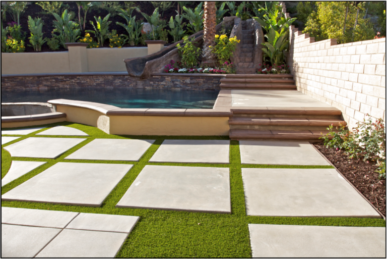 How to Landscape Your Swimming Pool With Artificial Turf
